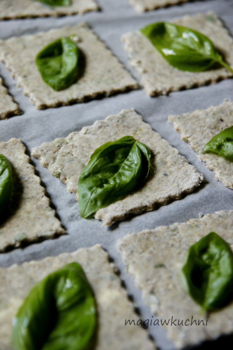 Krakersy żytnie z bazylią i tymiankiem - Magia w Kuchni